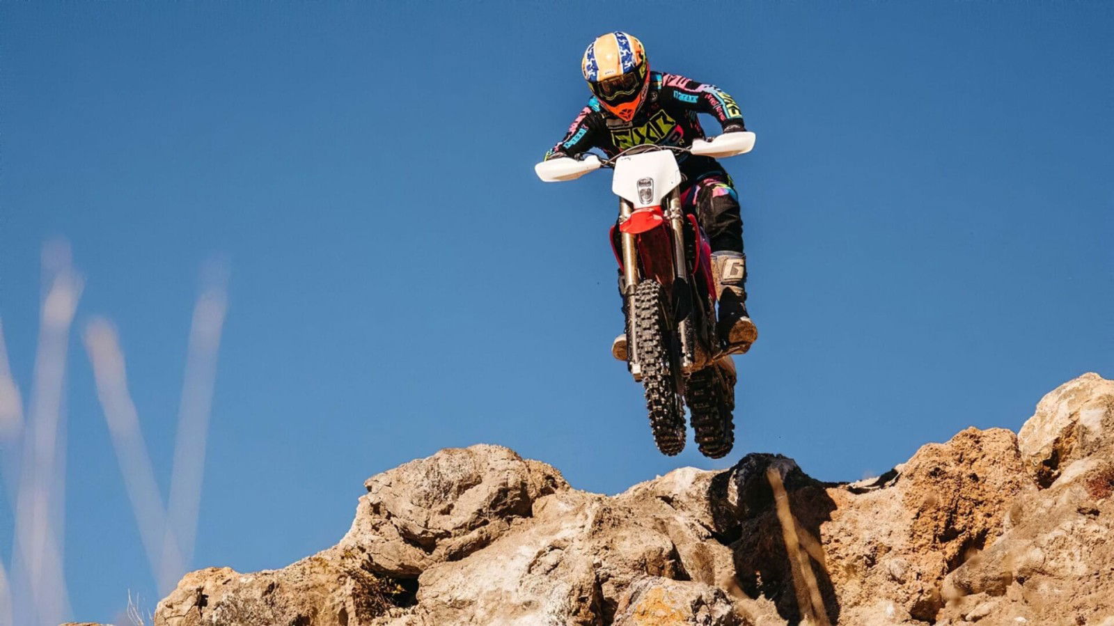 Stark Varg SM 2025 – Electric supermoto with 80 hp and record power-to ...