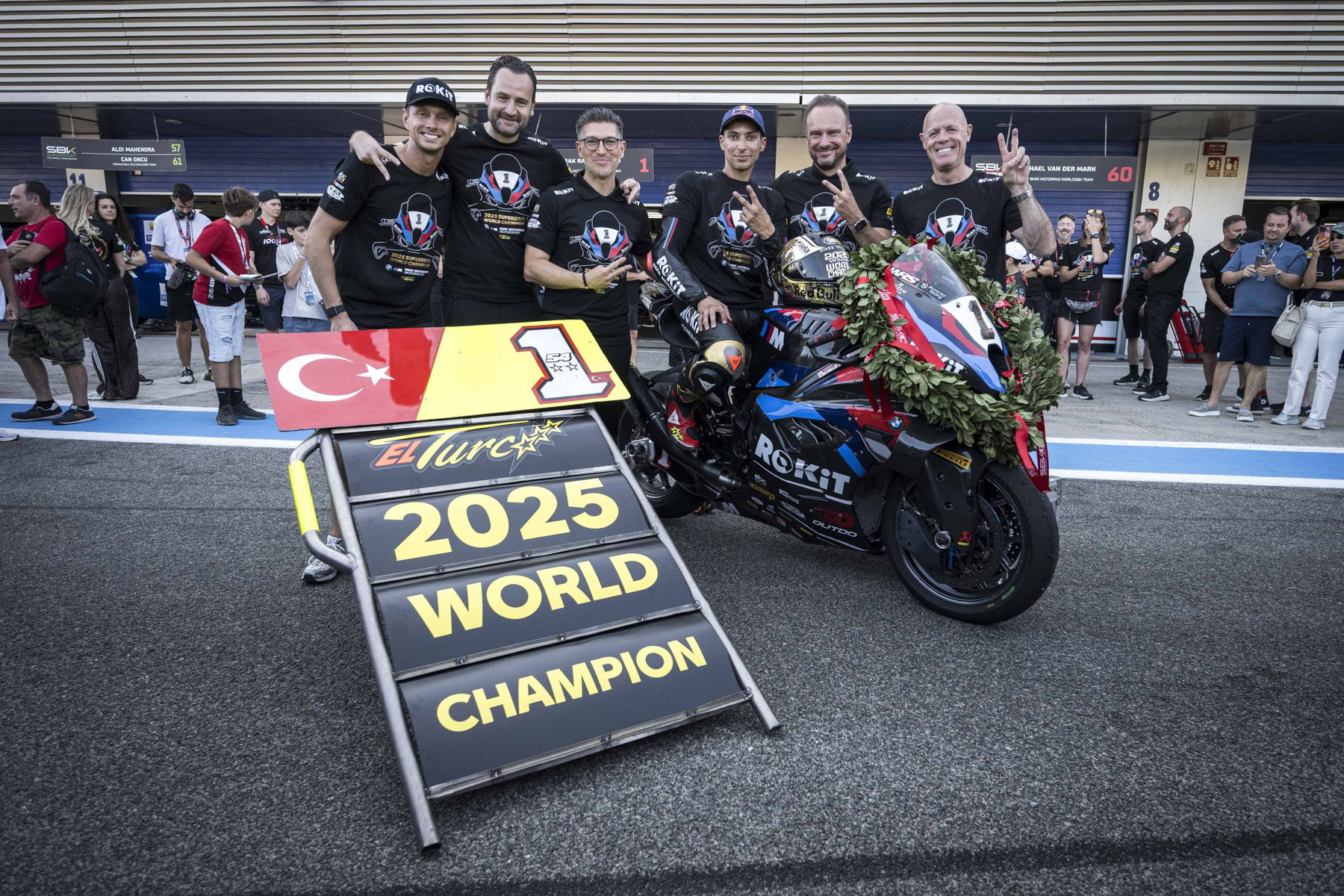 BMW Motorrad Motorsport 2025: Weltmeistertitel und internationale Rennsiege