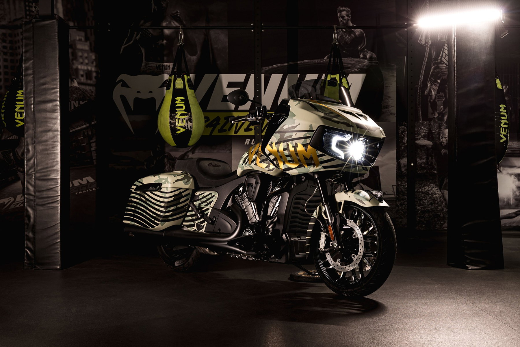 Thornton Hundred Motorcycles baut exklusive DeWalt-Bobber auf Triumph-Basis