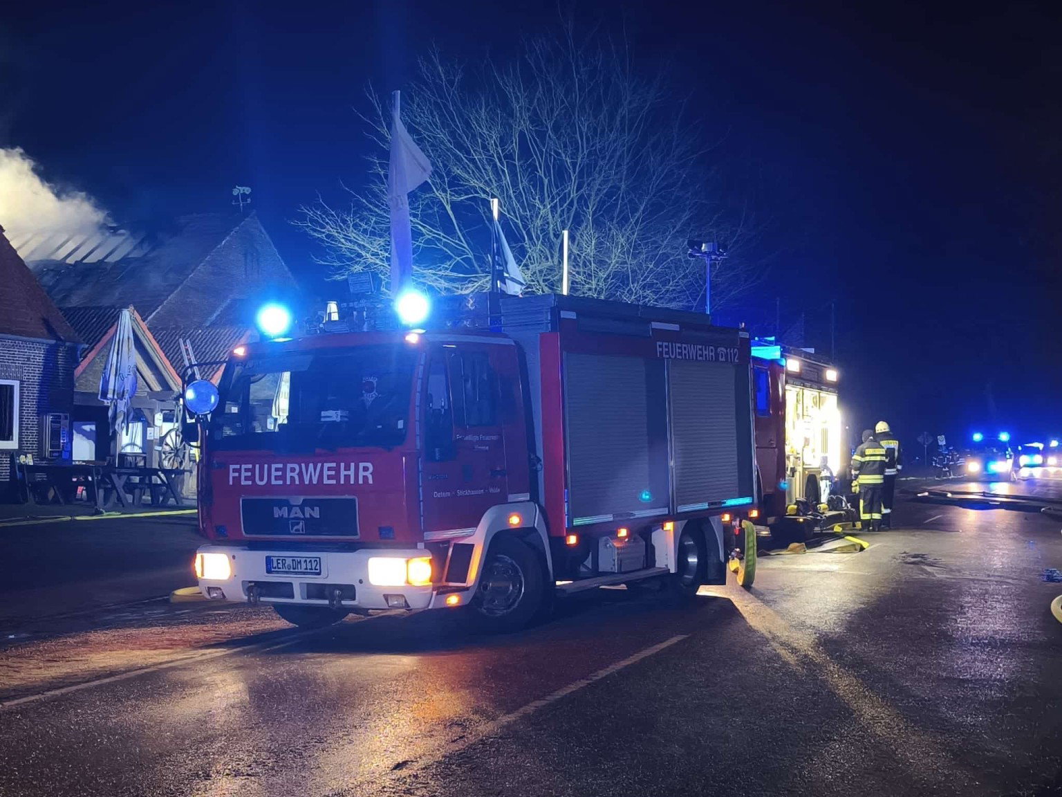 Großbrand in Holtgast: Bikerhotel Zur Schanze nahezu zerstört
