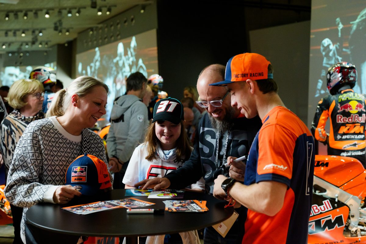 Pedro Acosta in the KTM Motohall – Moto2 World Champion bike now part ...