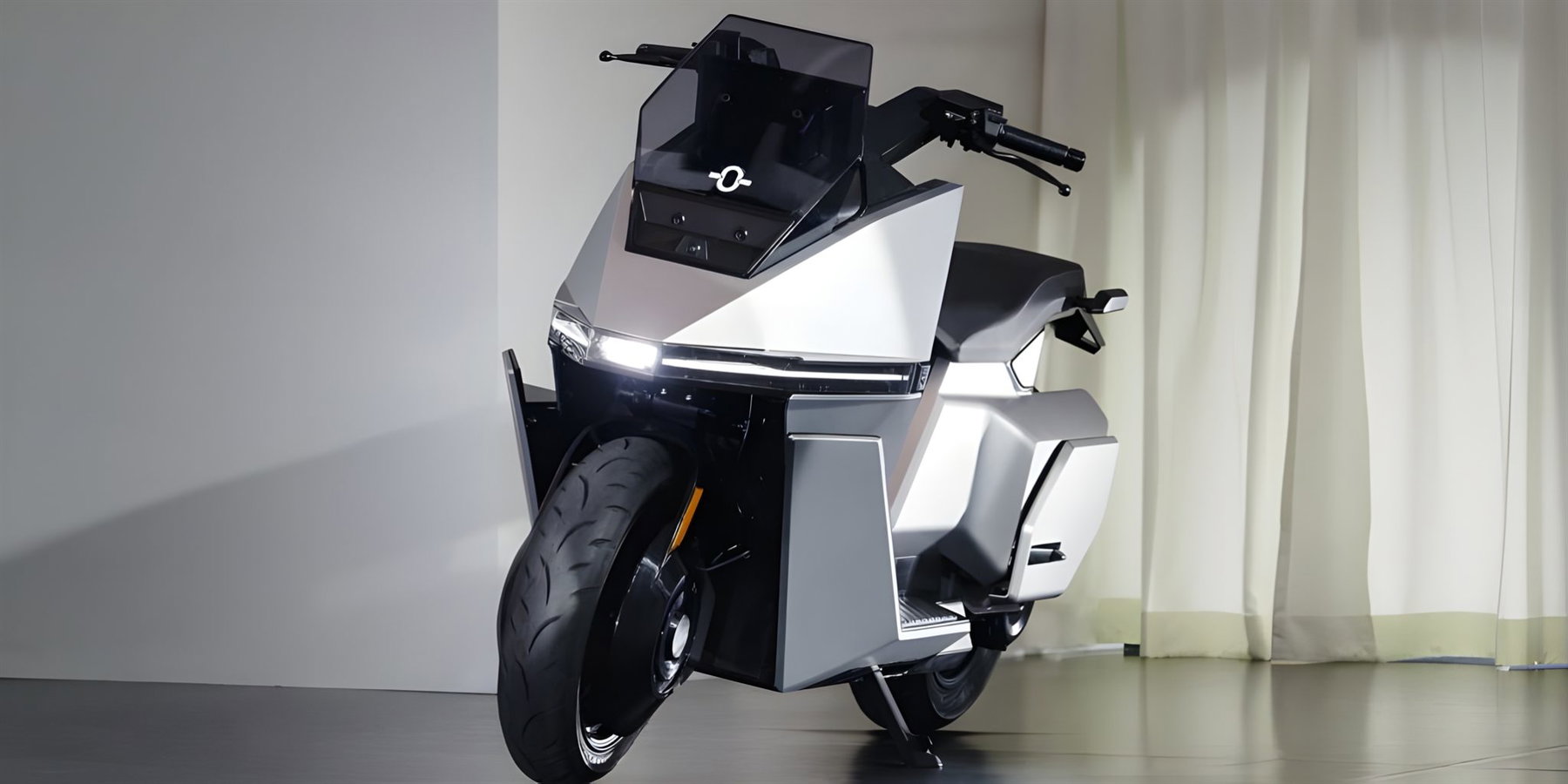 OMOWAY OMO X: Self-Balancing Electric Scooter with Space Technology