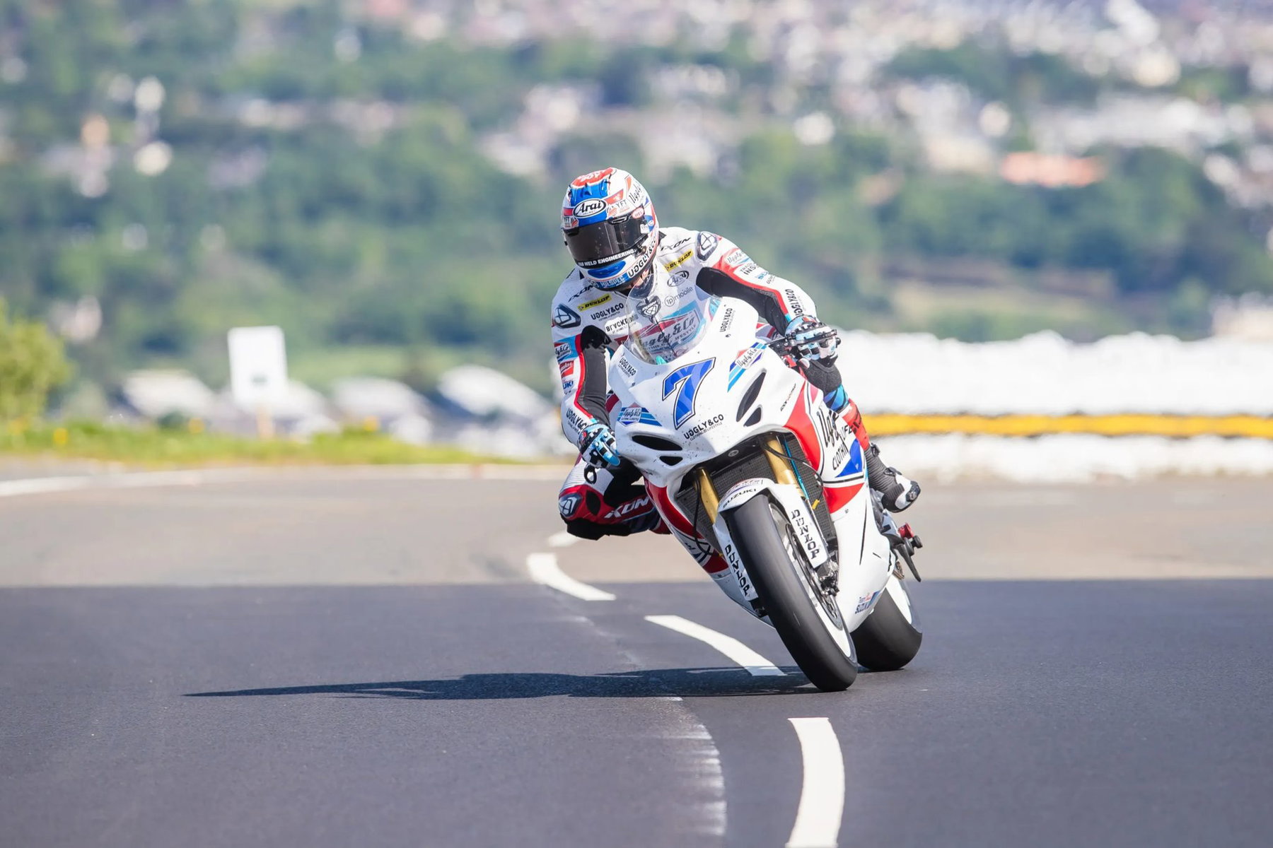 Isle of Man TT 2026: Harrison at 135 mph, Podium Wide Open
