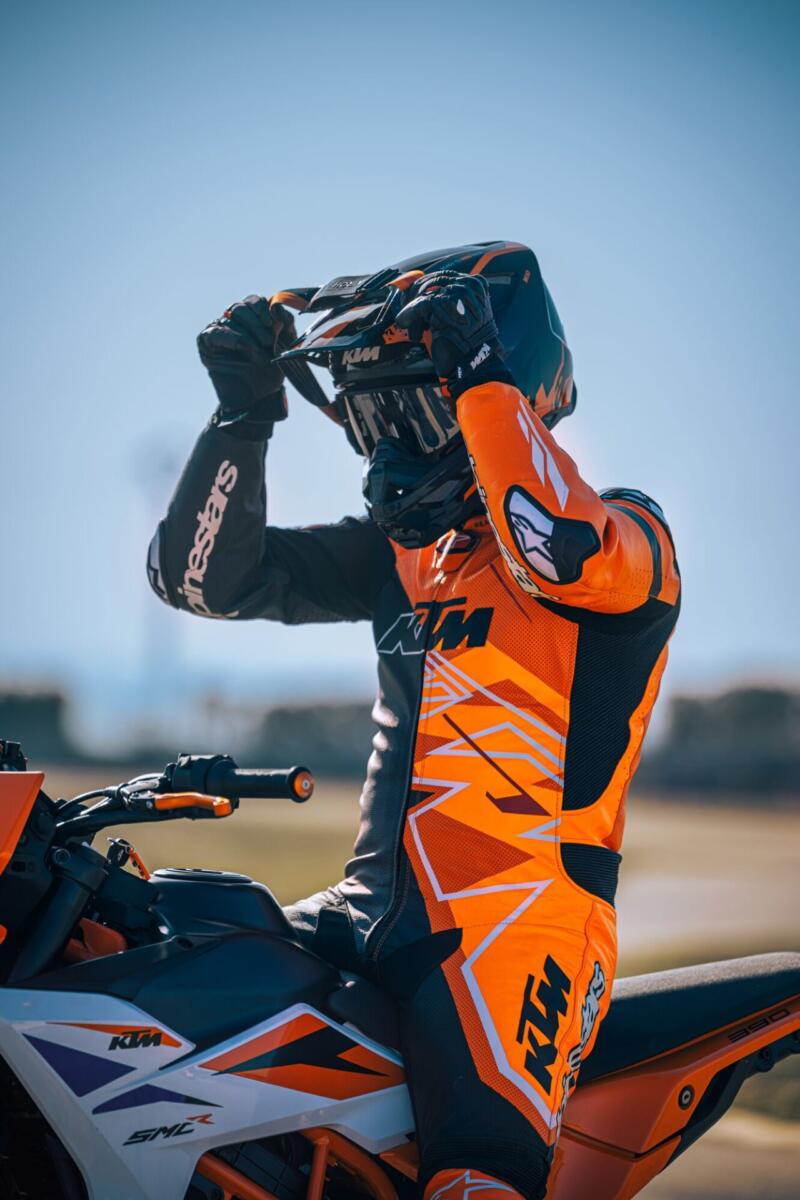 KTM 390 SMC R 2025 – Specs, Price & Photos