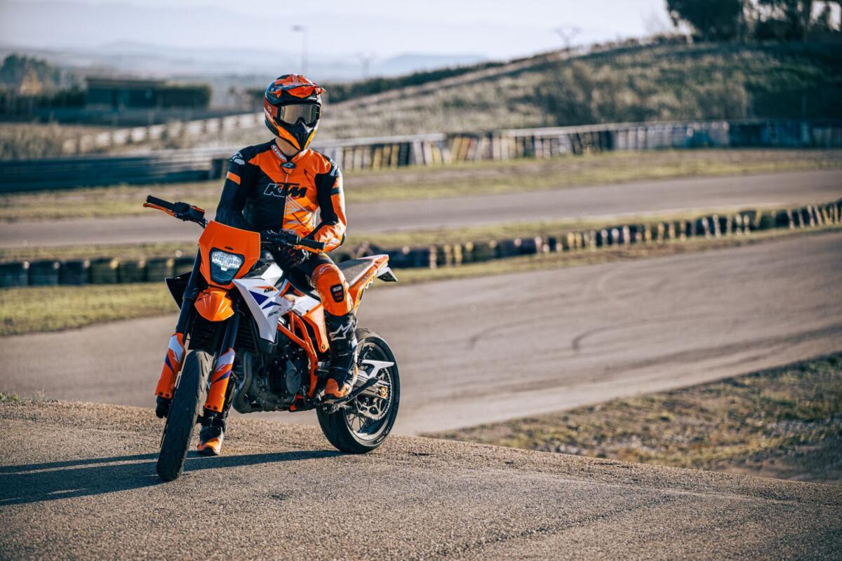 KTM 390 SMC R 2025 – Specs, Price & Photos