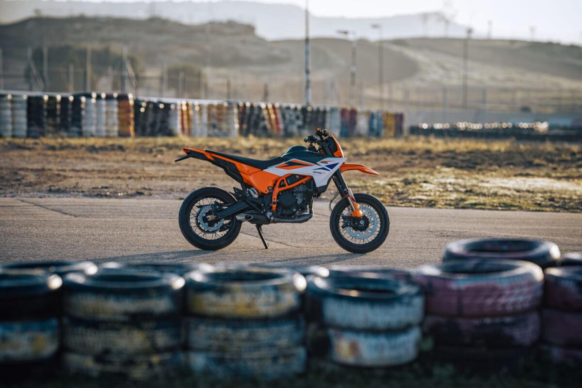 KTM 390 SMC R 2025 – Specs, Price & Photos