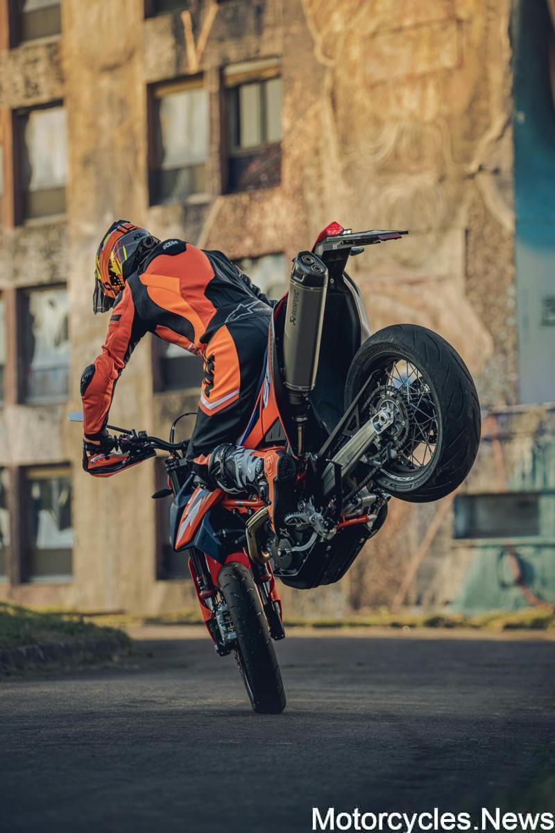 KTM 690 SMC R 2023 – Specs, Price & Photos